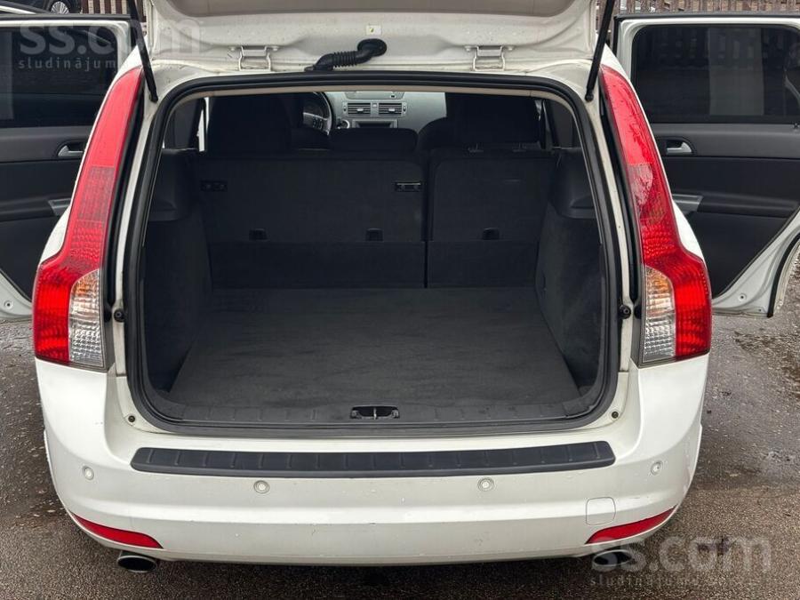 Balts Volvo V50 2011 Rīga, ar dzinēja tilpumu 2.00 L un nobraukumu 236 tūkst. km par 4550 €, foto 8 vietnē AUTOMOTO.COM.LV