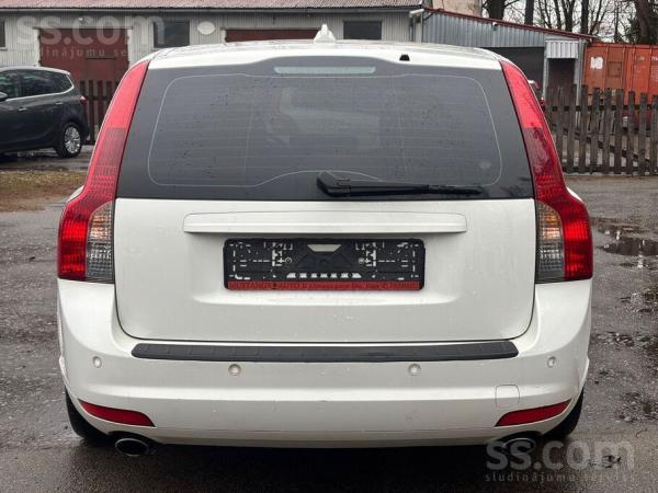White Volvo V50 2011 in Riga, with an engine capacity of 2.00 L and mileage of 236 thousand km for 4550 €, photo 9 on AUTOMOTO.COM.LV