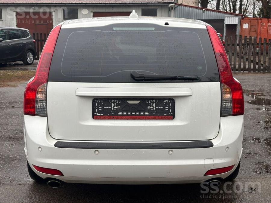 Balts Volvo V50 2011 Rīga, ar dzinēja tilpumu 2.00 L un nobraukumu 236 tūkst. km par 4550 €, foto 10 vietnē AUTOMOTO.COM.LV