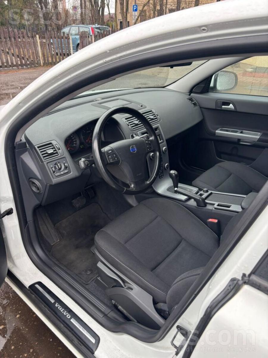 Balts Volvo V50 2011 Rīga, ar dzinēja tilpumu 2.00 L un nobraukumu 236 tūkst. km par 4550 €, foto 11 vietnē AUTOMOTO.COM.LV