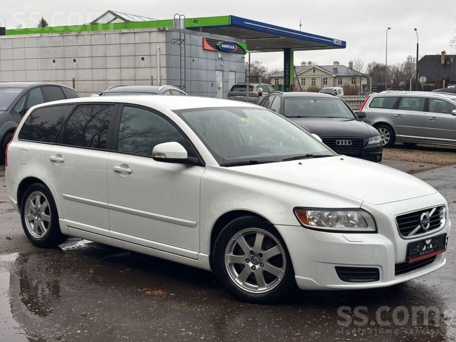 Balts Volvo V50 2011 Rīga, ar dzinēja tilpumu 2.00 L un nobraukumu 236 tūkst. km par 4550 €, foto 14 vietnē AUTOMOTO.COM.LV