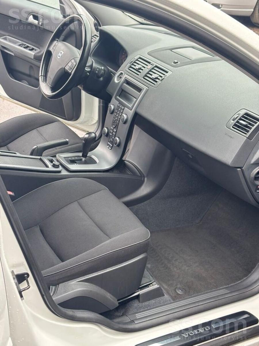 Balts Volvo V50 2011 Rīga, ar dzinēja tilpumu 2.00 L un nobraukumu 236 tūkst. km par 4550 €, foto 15 vietnē AUTOMOTO.COM.LV