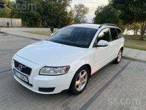 White Volvo V50 2011 in Riga, with an engine capacity of 1.60 L and mileage of 372 thousand km for 3350 €, photo  on AUTOMOTO.COM.LV