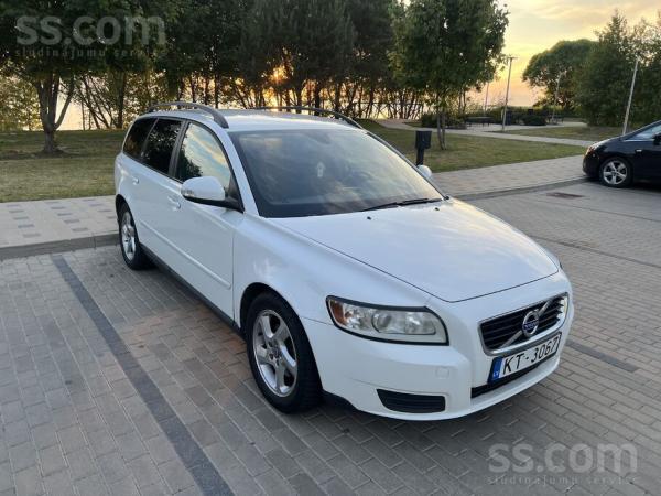 Balts Volvo V50 2011 Rīga, ar dzinēja tilpumu 1.60 L un nobraukumu 372 tūkst. km par 3350 €, foto 3 vietnē AUTOMOTO.COM.LV
