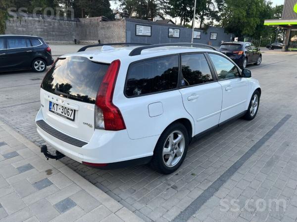 Balts Volvo V50 2011 Rīga, ar dzinēja tilpumu 1.60 L un nobraukumu 372 tūkst. km par 3350 €, foto 4 vietnē AUTOMOTO.COM.LV