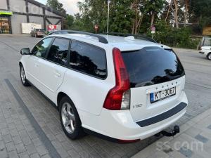White Volvo V50 2011 in Riga, with an engine capacity of 1.60 L and mileage of 372 thousand km for 3350 €, photo 6 on AUTOMOTO.COM.LV