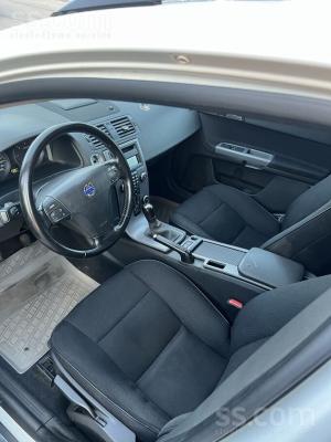 White Volvo V50 2011 in Riga, with an engine capacity of 1.60 L and mileage of 372 thousand km for 3350 €, photo 8 on AUTOMOTO.COM.LV