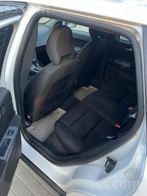 White Volvo V50 2011 in Riga, with an engine capacity of 1.60 L and mileage of 372 thousand km for 3350 €, photo 9 on AUTOMOTO.COM.LV
