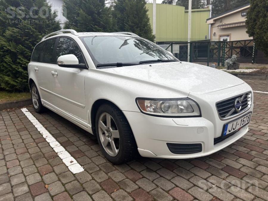 Balts Volvo V50 2011 Rīga, ar dzinēja tilpumu 2.00 L un nobraukumu 278 tūkst. km par 3250 €, foto 3 vietnē AUTOMOTO.COM.LV
