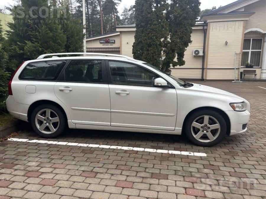 Balts Volvo V50 2011 Rīga, ar dzinēja tilpumu 2.00 L un nobraukumu 278 tūkst. km par 3250 €, foto 4 vietnē AUTOMOTO.COM.LV