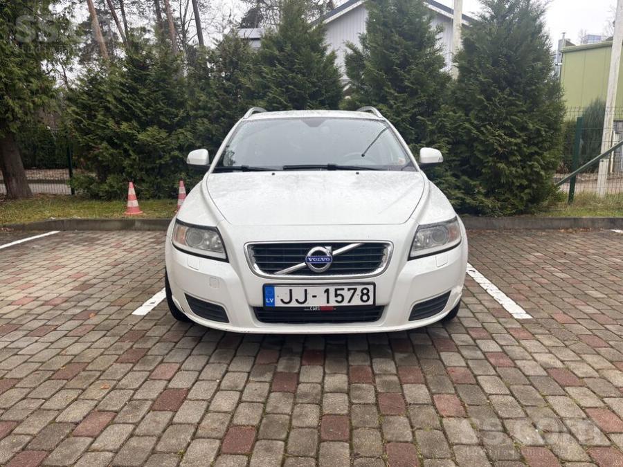 Balts Volvo V50 2011 Rīga, ar dzinēja tilpumu 2.00 L un nobraukumu 278 tūkst. km par 3250 €, foto 5 vietnē AUTOMOTO.COM.LV