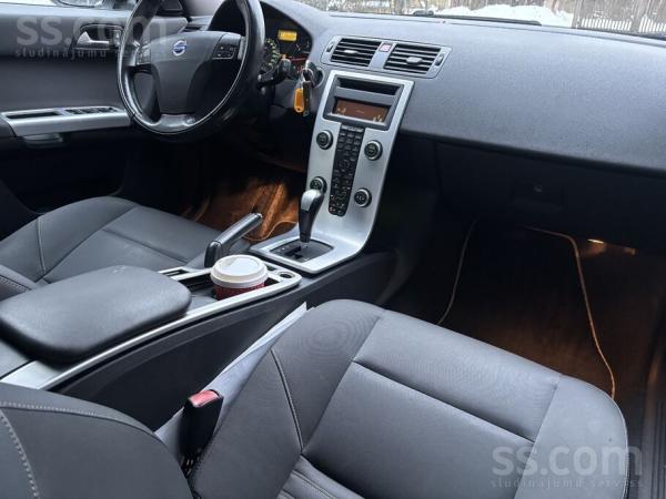 White Volvo V50 2011 in Riga, with an engine capacity of 2.00 L and mileage of 278 thousand km for 3250 €, photo 6 on AUTOMOTO.COM.LV