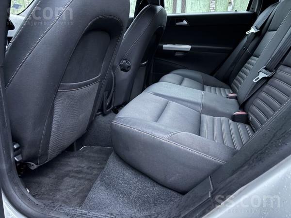 White Volvo V50 2011 in Riga, with an engine capacity of 2.00 L and mileage of 278 thousand km for 3250 €, photo 9 on AUTOMOTO.COM.LV