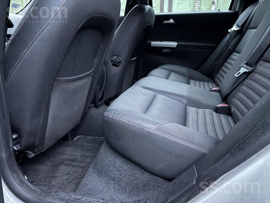 Balts Volvo V50 2011 Rīga, ar dzinēja tilpumu 2.00 L un nobraukumu 278 tūkst. km par 3250 €, foto 10 vietnē AUTOMOTO.COM.LV