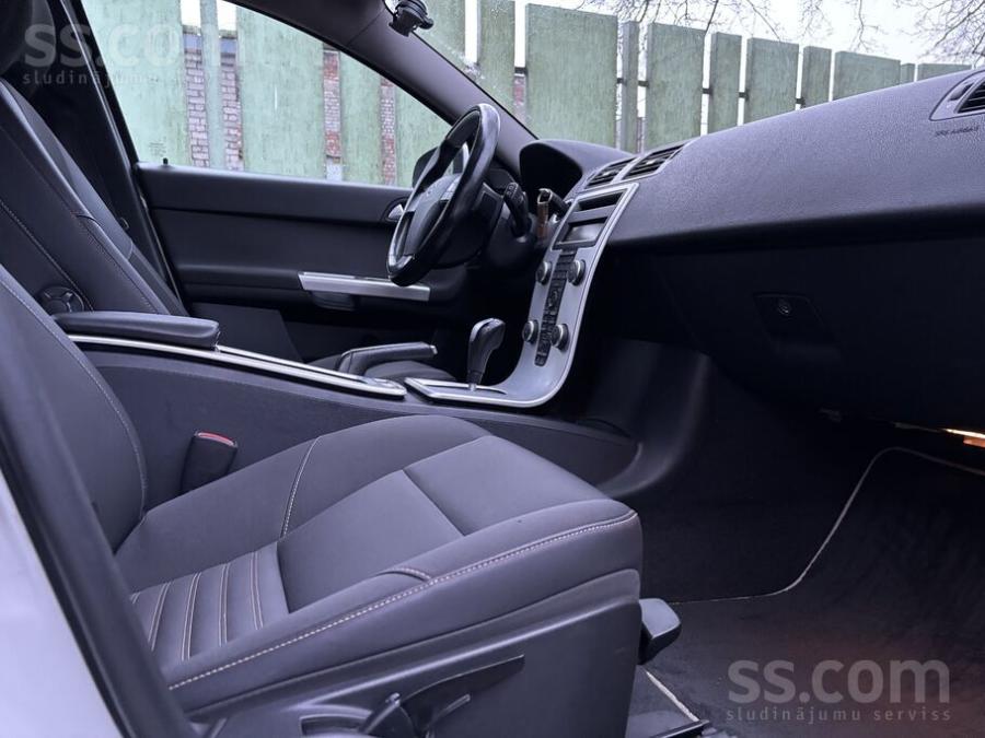 Balts Volvo V50 2011 Rīga, ar dzinēja tilpumu 2.00 L un nobraukumu 278 tūkst. km par 3250 €, foto 13 vietnē AUTOMOTO.COM.LV
