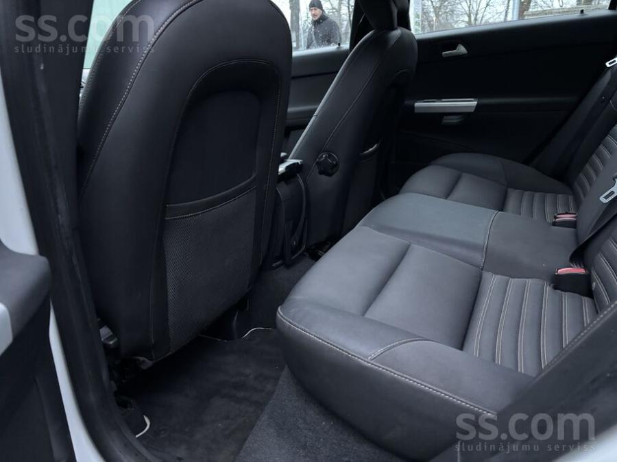 Balts Volvo V50 2011 Rīga, ar dzinēja tilpumu 2.00 L un nobraukumu 278 tūkst. km par 3250 €, foto 14 vietnē AUTOMOTO.COM.LV