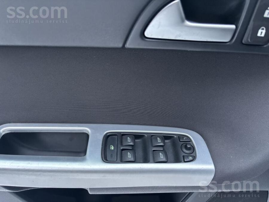 Balts Volvo V50 2011 Rīga, ar dzinēja tilpumu 2.00 L un nobraukumu 278 tūkst. km par 3250 €, foto 17 vietnē AUTOMOTO.COM.LV