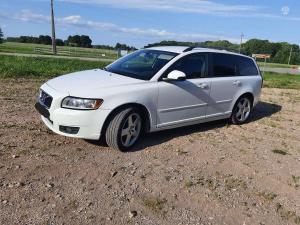 Balts Volvo V50 2011 Biržai, ar dzinēja tilpumu 1.56 L un nobraukumu 297 tūkst. km par 3250 €, foto  vietnē AUTOMOTO.COM.LV