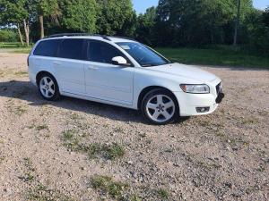 White Volvo V50 2011 in Birzai, with an engine capacity of 1.56 L and mileage of 297 thousand km for 3250 €, photo 3 on AUTOMOTO.COM.LV
