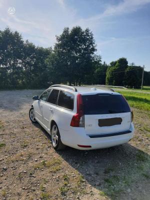 White Volvo V50 2011 in Birzai, with an engine capacity of 1.56 L and mileage of 297 thousand km for 3250 €, photo 5 on AUTOMOTO.COM.LV