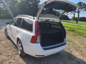 White Volvo V50 2011 in Birzai, with an engine capacity of 1.56 L and mileage of 297 thousand km for 3250 €, photo 7 on AUTOMOTO.COM.LV