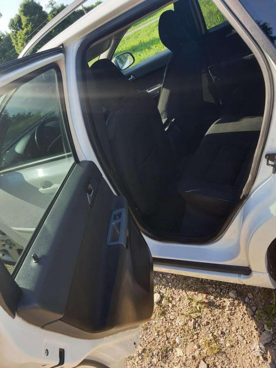 White Volvo V50 2011 in Birzai, with an engine capacity of 1.56 L and mileage of 297 thousand km for 3250 €, photo 12 on AUTOMOTO.COM.LV