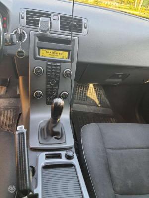 White Volvo V50 2011 in Birzai, with an engine capacity of 1.56 L and mileage of 297 thousand km for 3250 €, photo 15 on AUTOMOTO.COM.LV