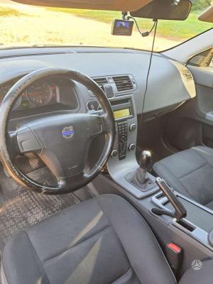 White Volvo V50 2011 in Birzai, with an engine capacity of 1.56 L and mileage of 297 thousand km for 3250 €, photo 16 on AUTOMOTO.COM.LV