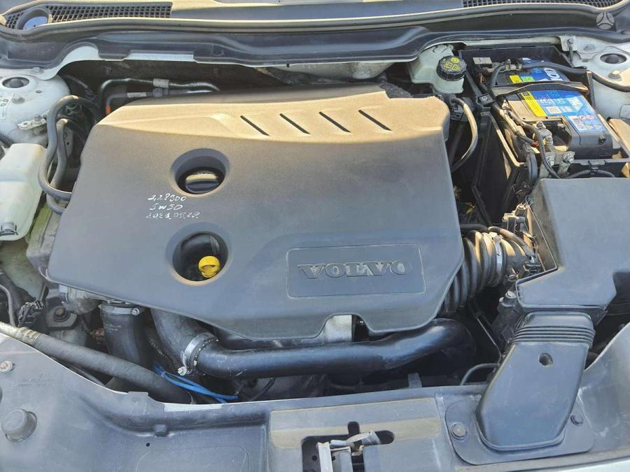 White Volvo V50 2011 in Birzai, with an engine capacity of 1.56 L and mileage of 297 thousand km for 3250 €, photo 18 on AUTOMOTO.COM.LV