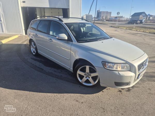 White Volvo V50 2011 in Kretinga, with an engine capacity of 1.60 L and mileage of 215 thousand km for 3700 €, photo 4 on AUTOMOTO.COM.LV