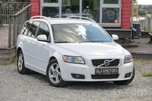 Balts Volvo V50 2011 Rīga, ar dzinēja tilpumu 2.00 L un nobraukumu 283 tūkst. km par 4990 €, foto 3 vietnē AUTOMOTO.COM.LV