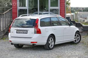 Balts Volvo V50 2011 Rīga, ar dzinēja tilpumu 2.00 L un nobraukumu 283 tūkst. km par 4990 €, foto 5 vietnē AUTOMOTO.COM.LV