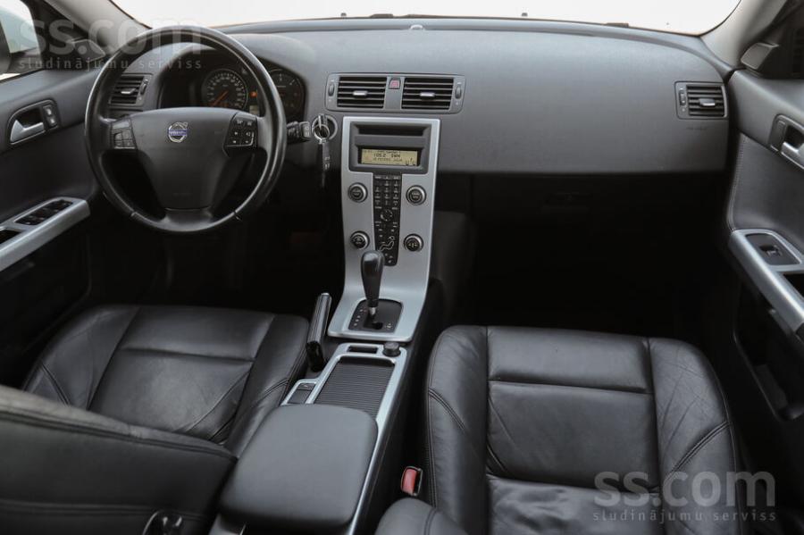 Balts Volvo V50 2011 Rīga, ar dzinēja tilpumu 2.00 L un nobraukumu 283 tūkst. km par 4990 €, foto 7 vietnē AUTOMOTO.COM.LV