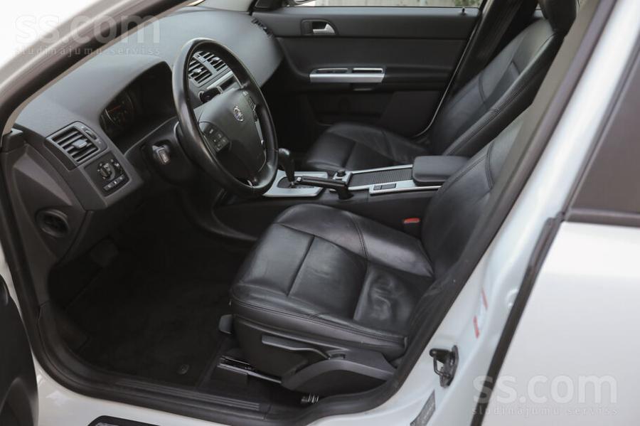 Balts Volvo V50 2011 Rīga, ar dzinēja tilpumu 2.00 L un nobraukumu 283 tūkst. km par 4990 €, foto 8 vietnē AUTOMOTO.COM.LV