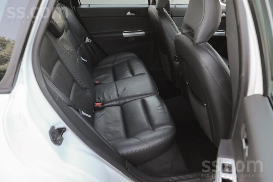 Balts Volvo V50 2011 Rīga, ar dzinēja tilpumu 2.00 L un nobraukumu 283 tūkst. km par 4990 €, foto 11 vietnē AUTOMOTO.COM.LV