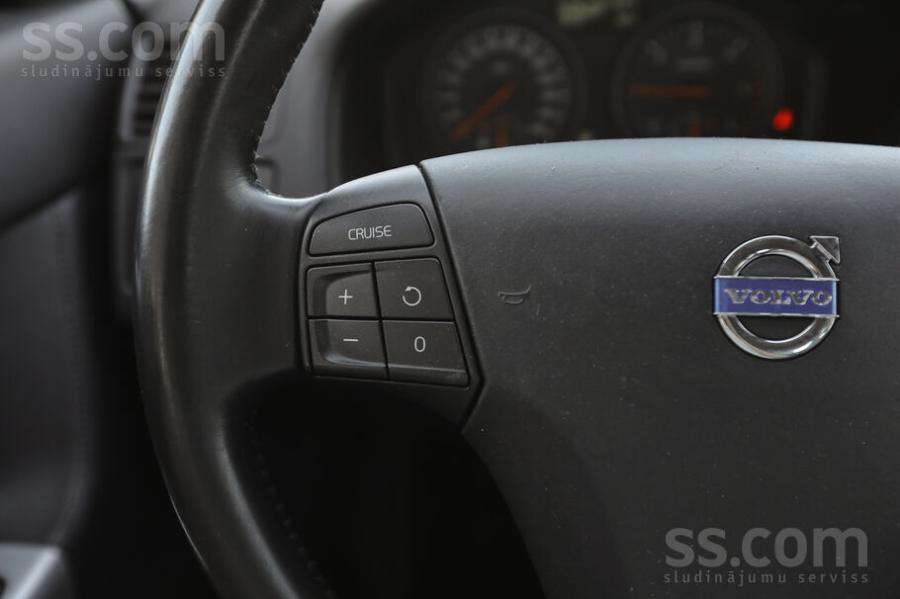 Balts Volvo V50 2011 Rīga, ar dzinēja tilpumu 2.00 L un nobraukumu 283 tūkst. km par 4990 €, foto 13 vietnē AUTOMOTO.COM.LV