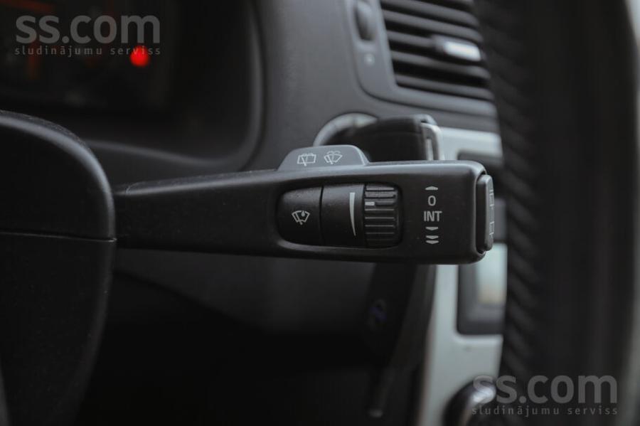 Balts Volvo V50 2011 Rīga, ar dzinēja tilpumu 2.00 L un nobraukumu 283 tūkst. km par 4990 €, foto 14 vietnē AUTOMOTO.COM.LV