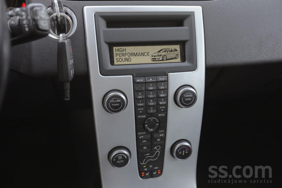 Balts Volvo V50 2011 Rīga, ar dzinēja tilpumu 2.00 L un nobraukumu 283 tūkst. km par 4990 €, foto 15 vietnē AUTOMOTO.COM.LV