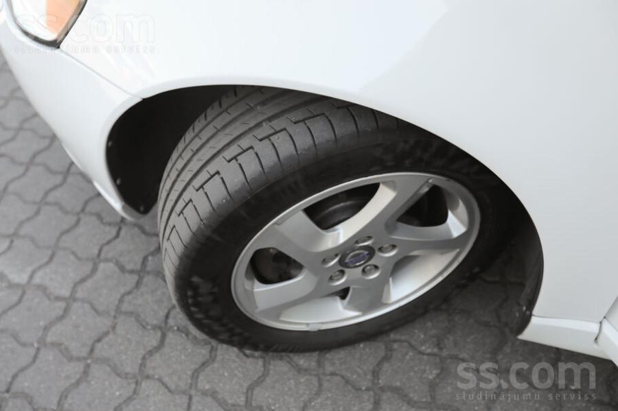 Balts Volvo V50 2011 Rīga, ar dzinēja tilpumu 2.00 L un nobraukumu 283 tūkst. km par 4990 €, foto 17 vietnē AUTOMOTO.COM.LV