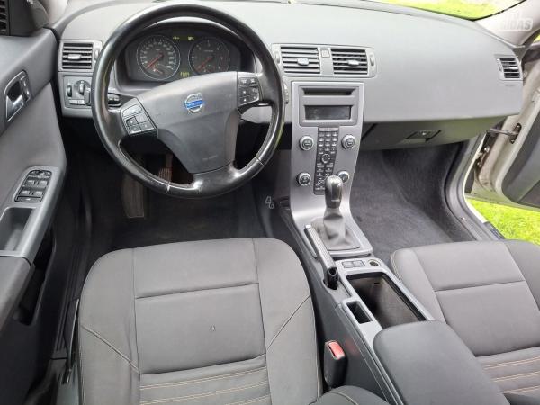 Белый Вольво В50 2011 в Пакруойис, объемом двигателя 1.60 л и пробегом 270 тыс. км за 3200 €, фото 9 на AUTOMOTO.COM.LV
