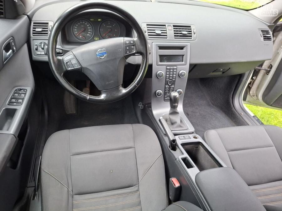 Balts Volvo V50 2011 Pakruojis, ar dzinēja tilpumu 1.60 L un nobraukumu 270 tūkst. km par 3200 €, foto 10 vietnē AUTOMOTO.COM.LV