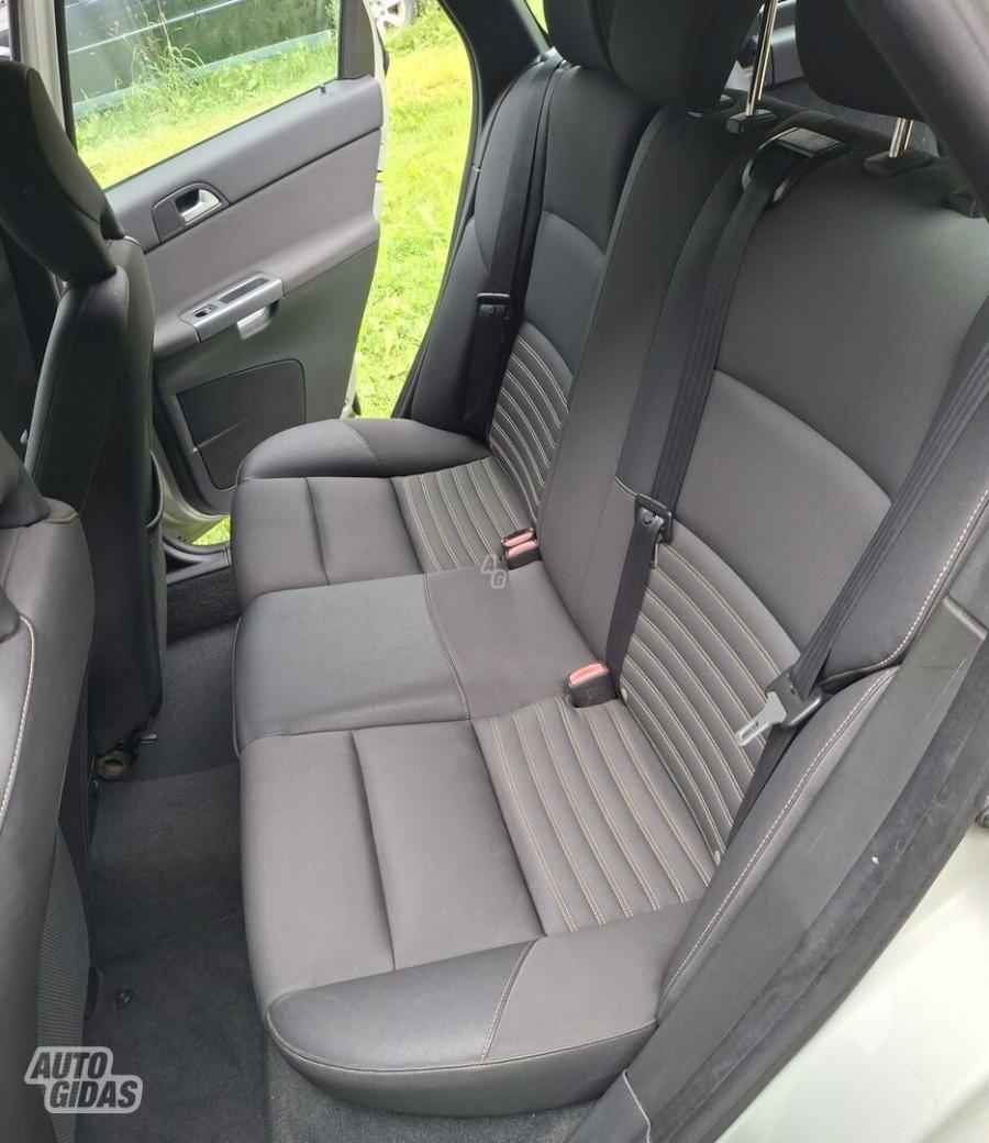 Balts Volvo V50 2011 Pakruojis, ar dzinēja tilpumu 1.60 L un nobraukumu 270 tūkst. km par 3200 €, foto 12 vietnē AUTOMOTO.COM.LV