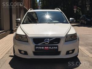 Белый Вольво В50 2011 в Рига, объемом двигателя 2.00 л и пробегом 251 тыс. км за 4900 €, фото 3 на AUTOMOTO.COM.LV
