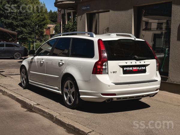 Белый Вольво В50 2011 в Рига, объемом двигателя 2.00 л и пробегом 251 тыс. км за 4900 €, фото 5 на AUTOMOTO.COM.LV