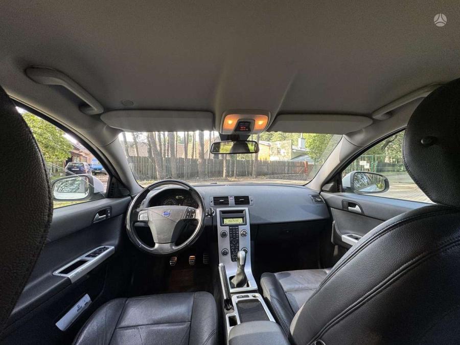 Белый Вольво В50 2011 в Каунас, объемом двигателя 1.56 л и пробегом 280 тыс. км за 2999 €, фото 8 на AUTOMOTO.COM.LV