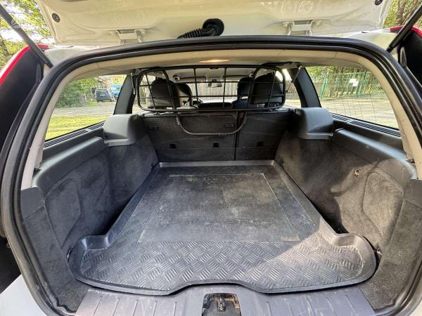 White Volvo V50 2011 in Kaunas, with an engine capacity of 1.56 L and mileage of 280 thousand km for 2999 €, photo 10 on AUTOMOTO.COM.LV