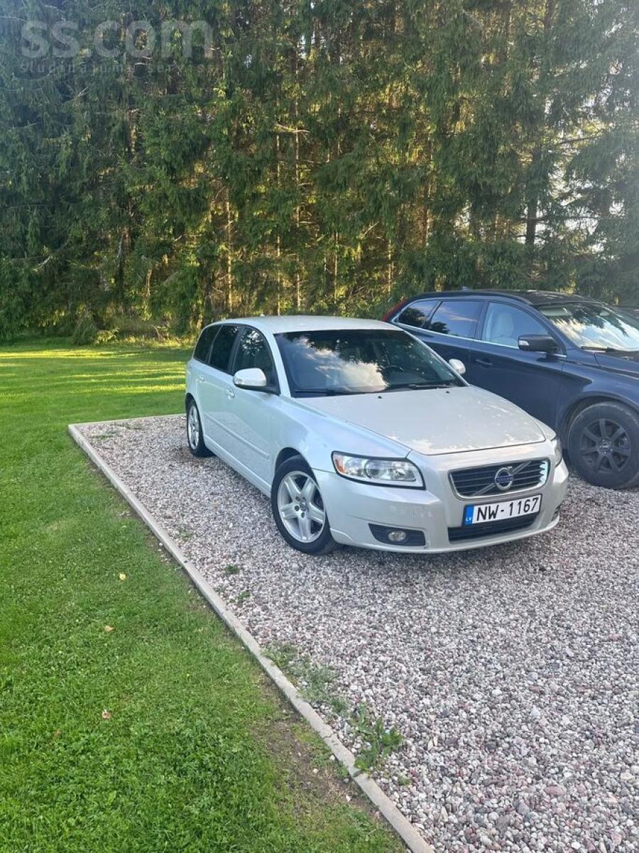Balts Volvo V50 2011 Talsi, ar dzinēja tilpumu 1.60 L un nobraukumu 456 tūkst. km par 2200 €, foto 1 vietnē AUTOMOTO.COM.LV
