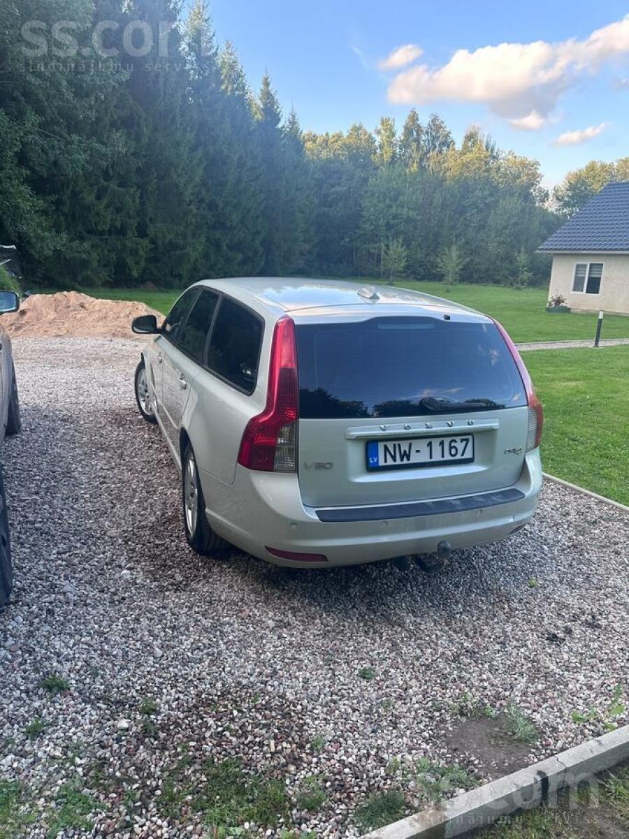 Balts Volvo V50 2011 Talsi, ar dzinēja tilpumu 1.60 L un nobraukumu 456 tūkst. km par 2200 €, foto 5 vietnē AUTOMOTO.COM.LV