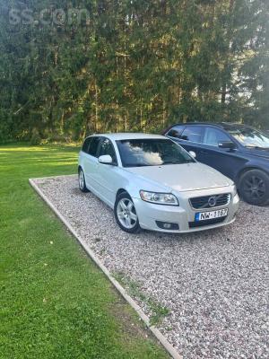 White Volvo V50 2011 in Talsi, with an engine capacity of 1.60 L and mileage of 456 thousand km for 2200 €, photo  on AUTOMOTO.COM.LV