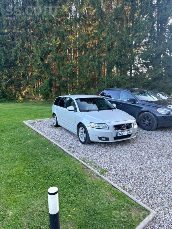 White Volvo V50 2011 in Talsi, with an engine capacity of 1.60 L and mileage of 456 thousand km for 2200 €, photo 7 on AUTOMOTO.COM.LV